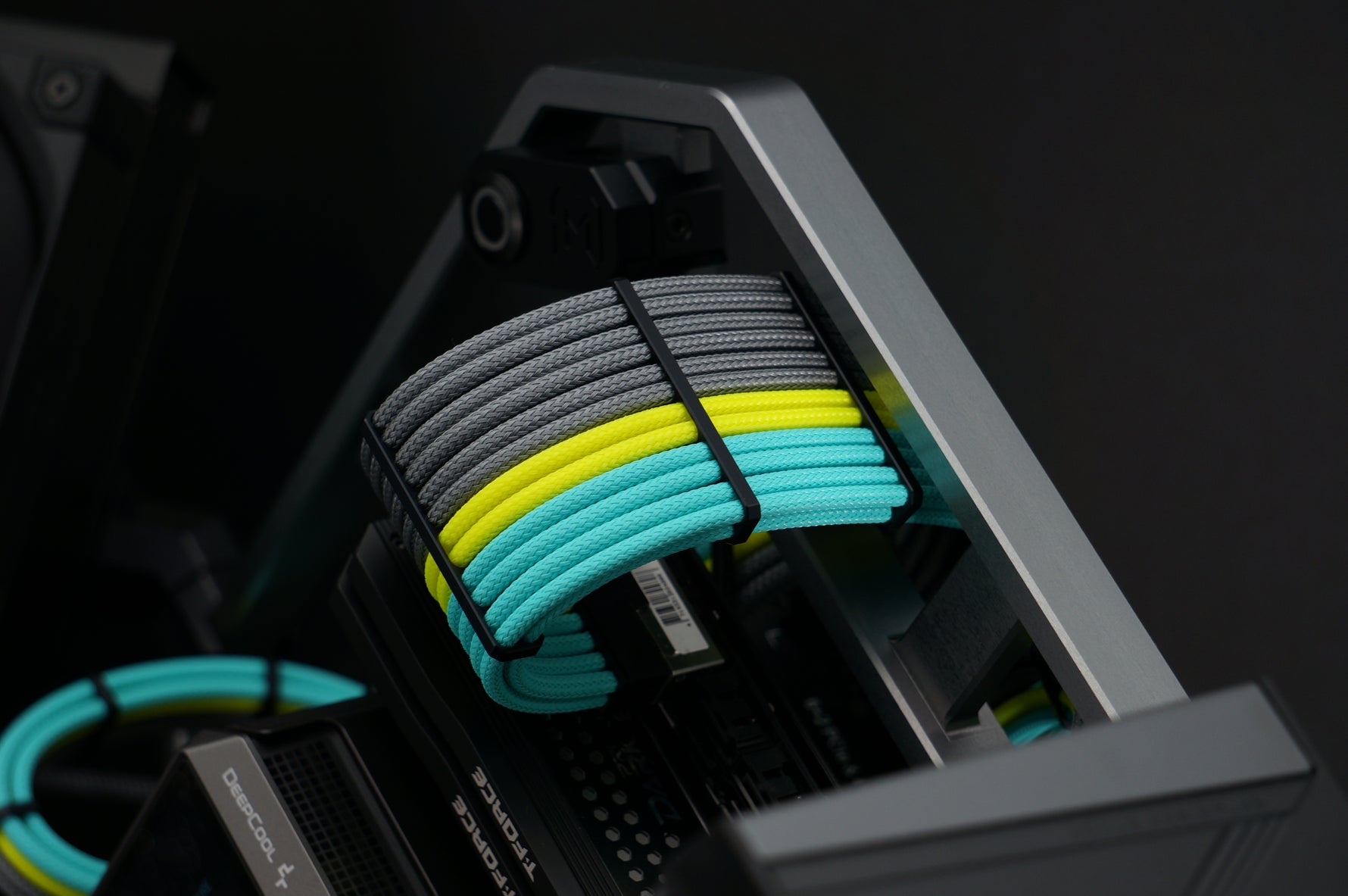 MODABLE – Modular Aluminum ITX PC Cases for Custom Builds