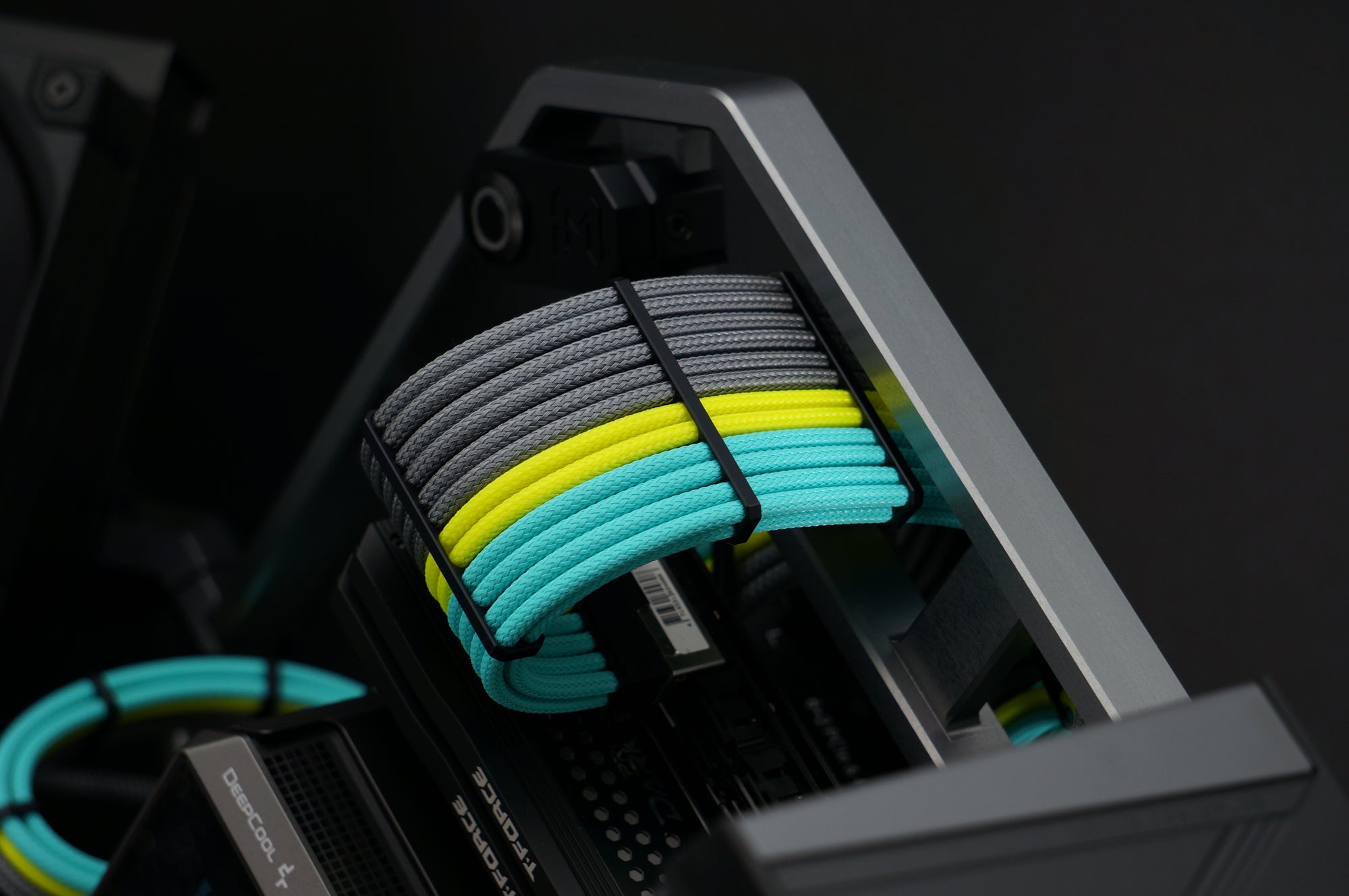 MODABLE – Modular Aluminum ITX PC Cases for Custom Builds